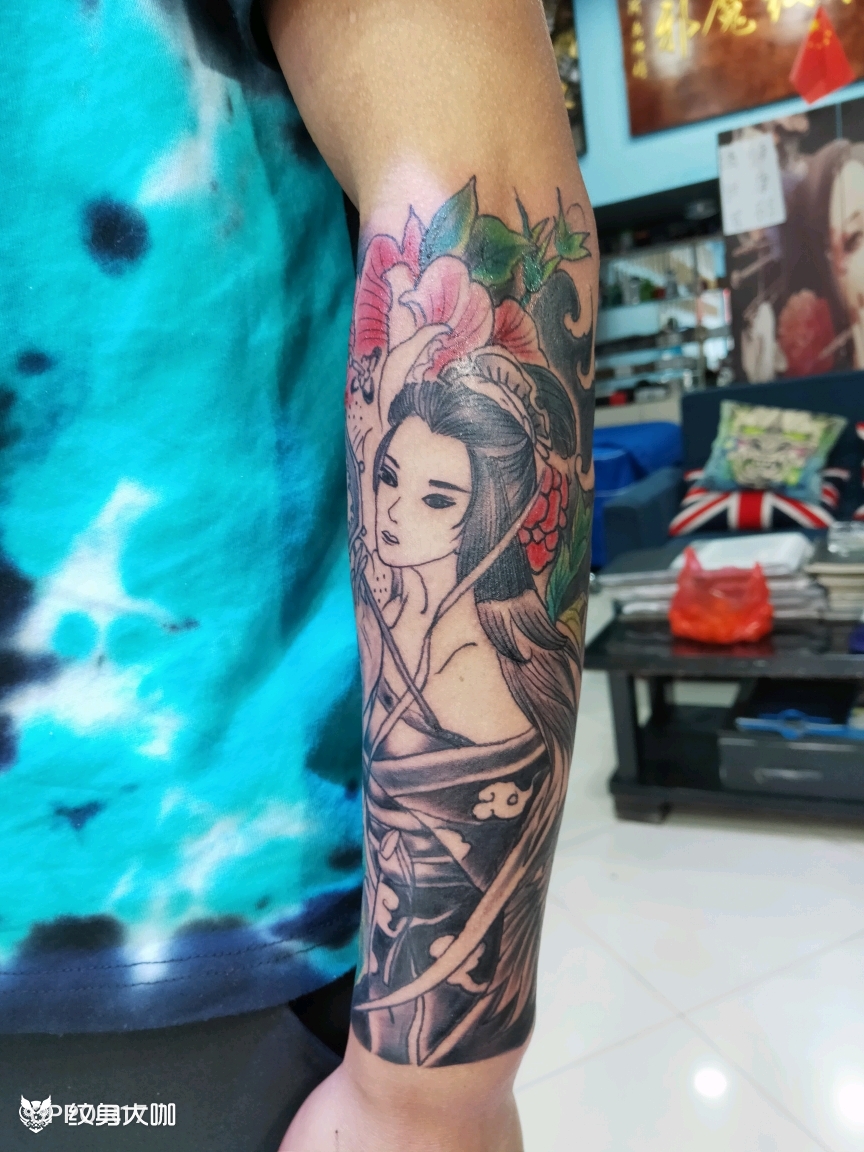 艺妓小臂纹身图案艺妓纹身图案小臂 伤感说说吧