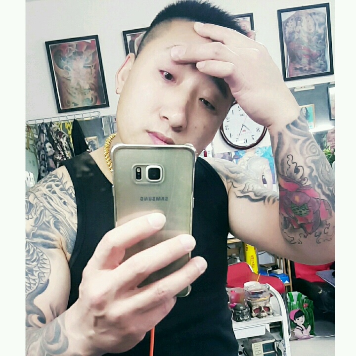 满背招财鱼暴力遮盖十年前老纹身纹身吧社区 纹身大咖
